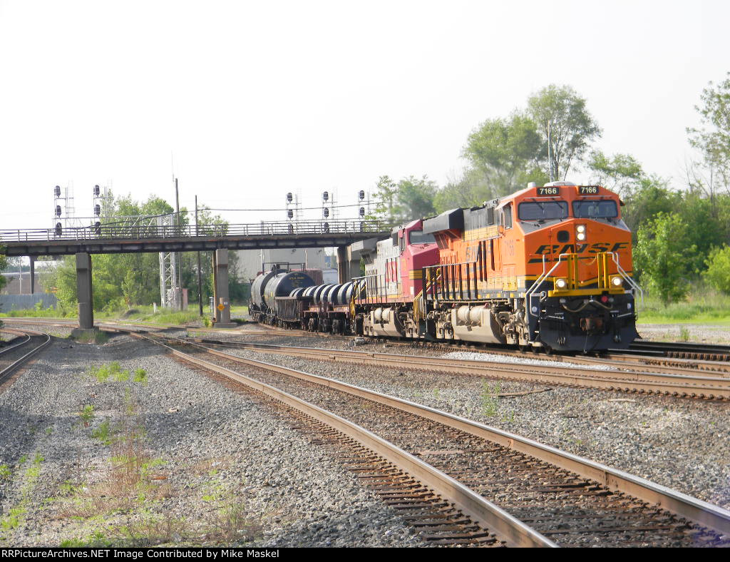 BNSF 7166